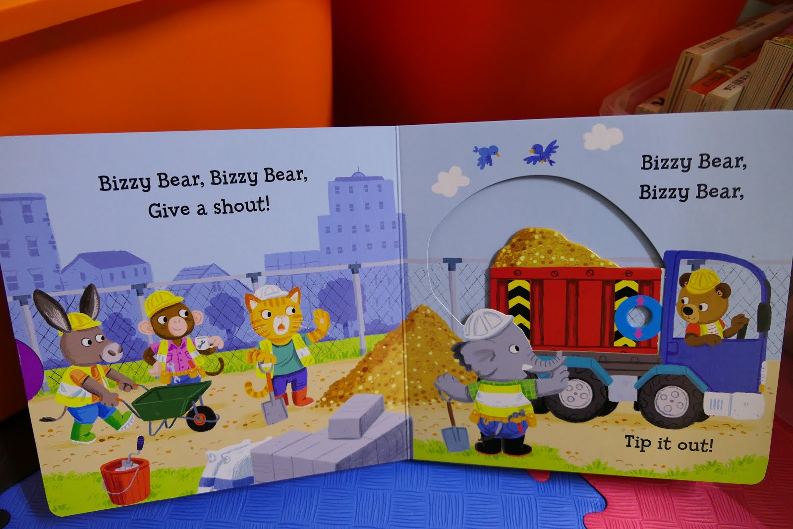 Trains of Weng: 【童書推薦014】Bizzy Bear- Building Site / Let’s Get to Work!