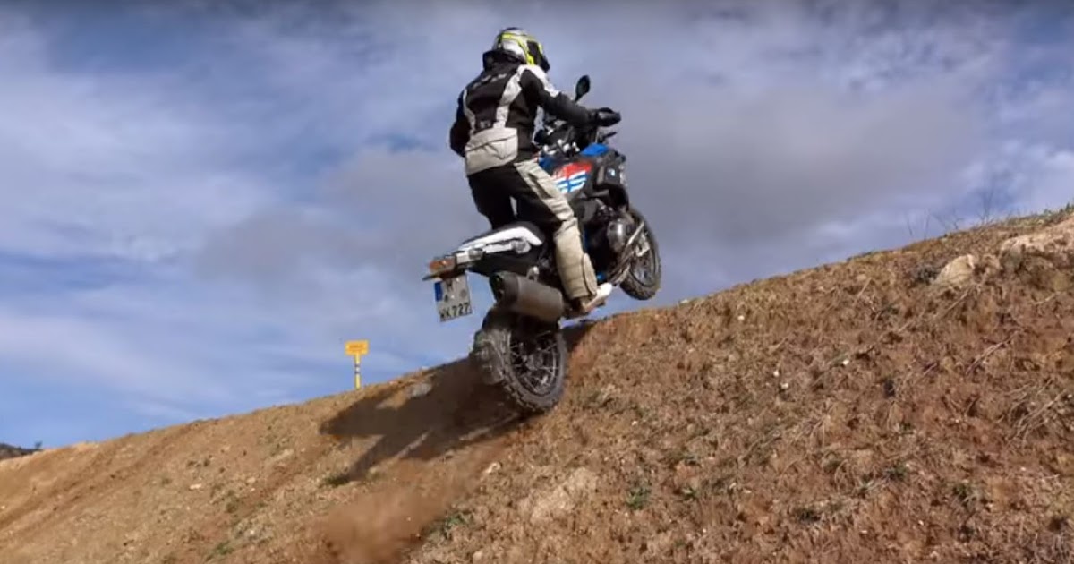 TACHOMETER: New BMW R 1200 GS Rallye Review