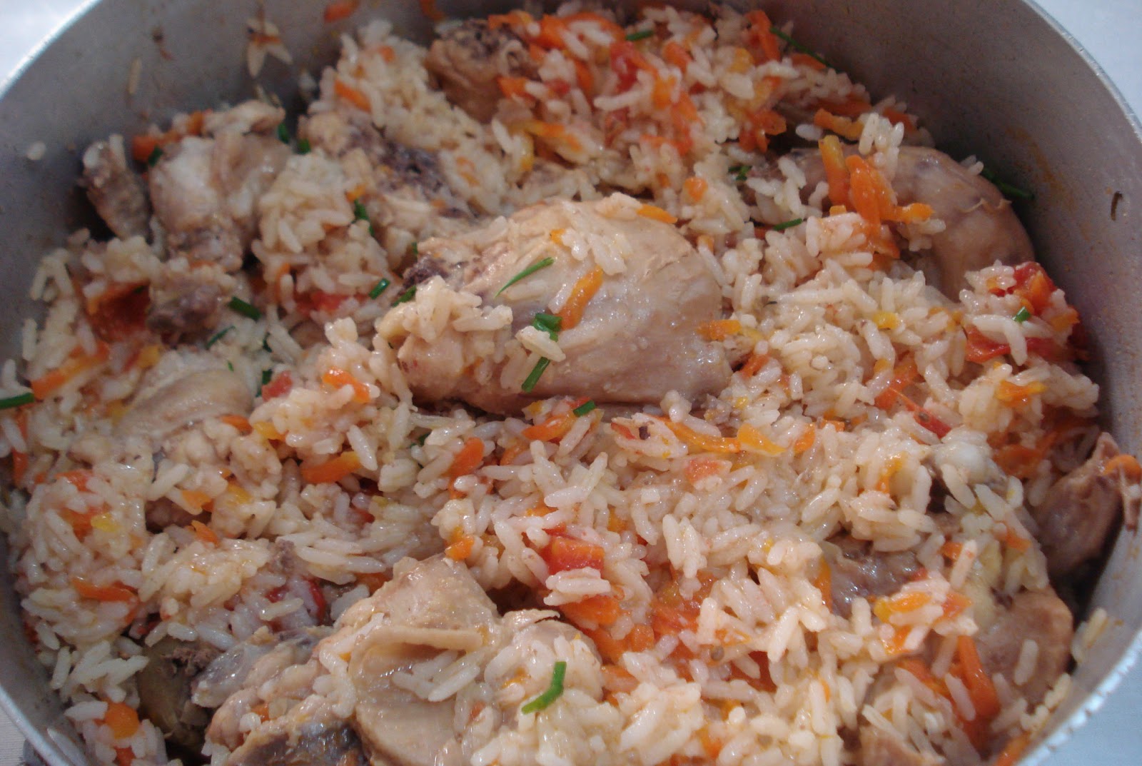 Do avental ao salto alto: Galinhada a moda da casa