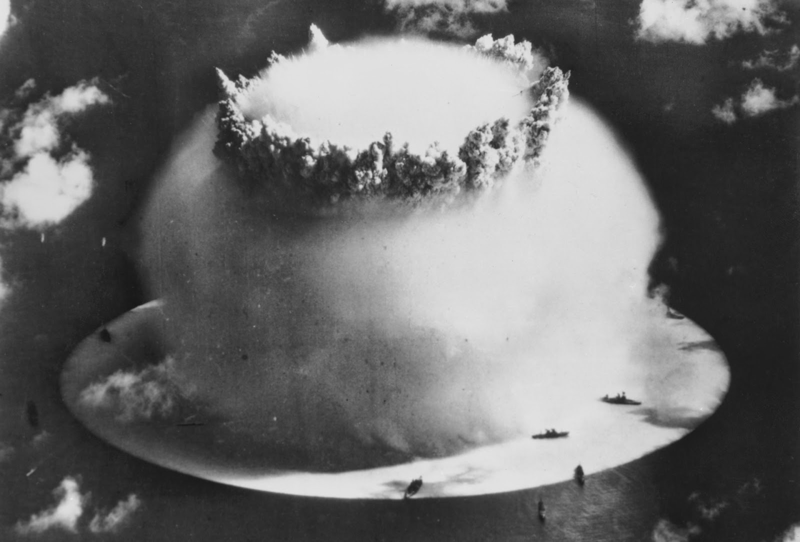 World Of Technology: Photographs of Atomic Bomb Tests Are Like Science ...