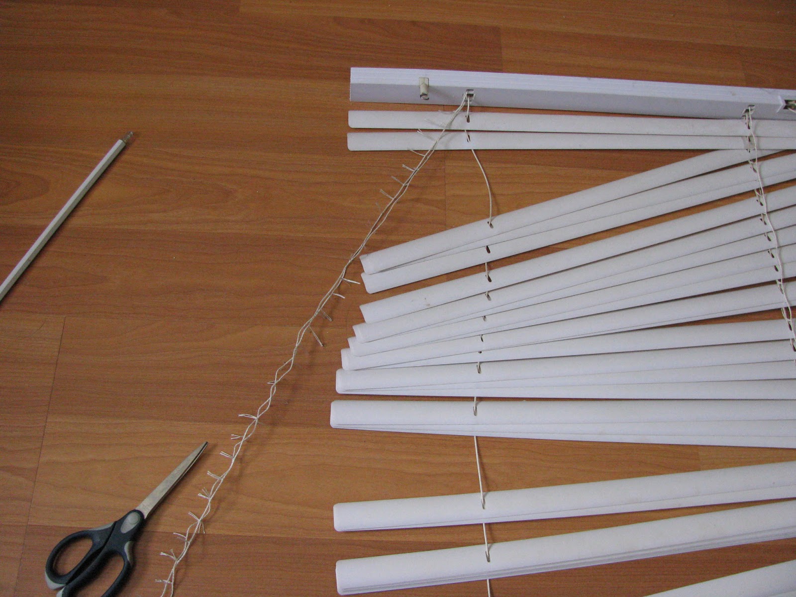 she did it herself: DIY Roman Shades from Mini blinds