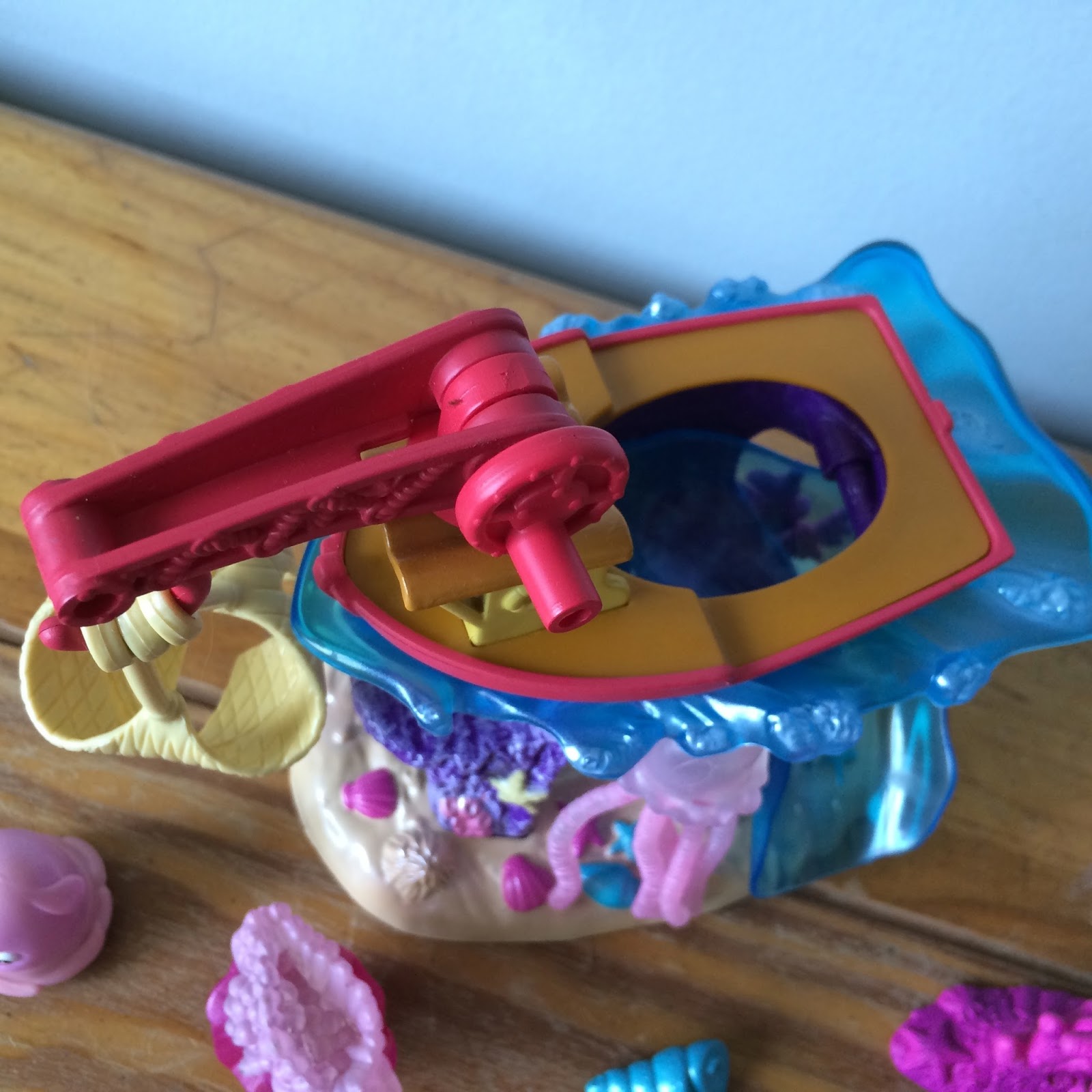 Dan the Pixar Fan: Finding Nemo: Hasbro Fishing Boat Escape Play Set