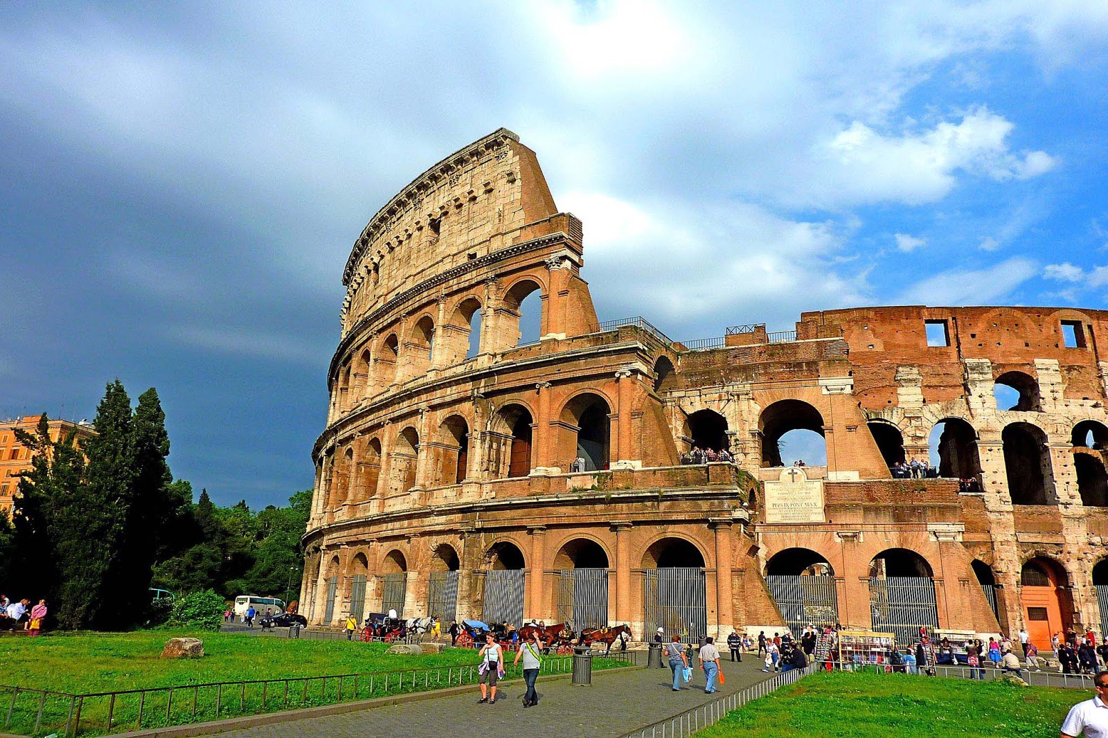 Colosseum - Unforgettable Holidays