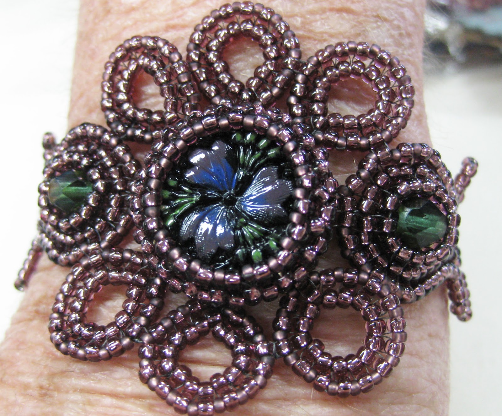 Bead Street Online: Scroll Technique using Beads