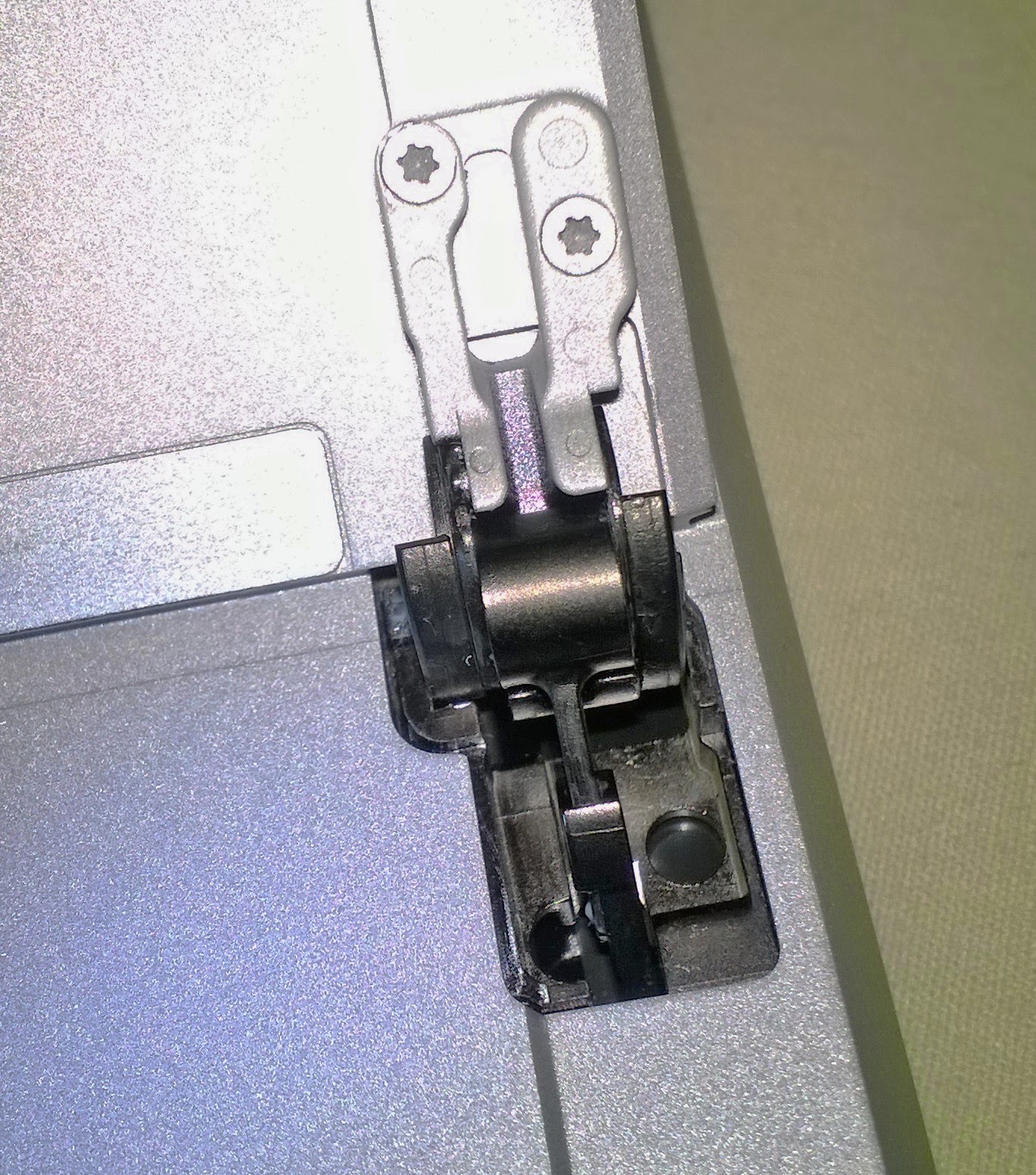 ULTRA MOBILE PC TIPS: Surface Pro 3: The hinge