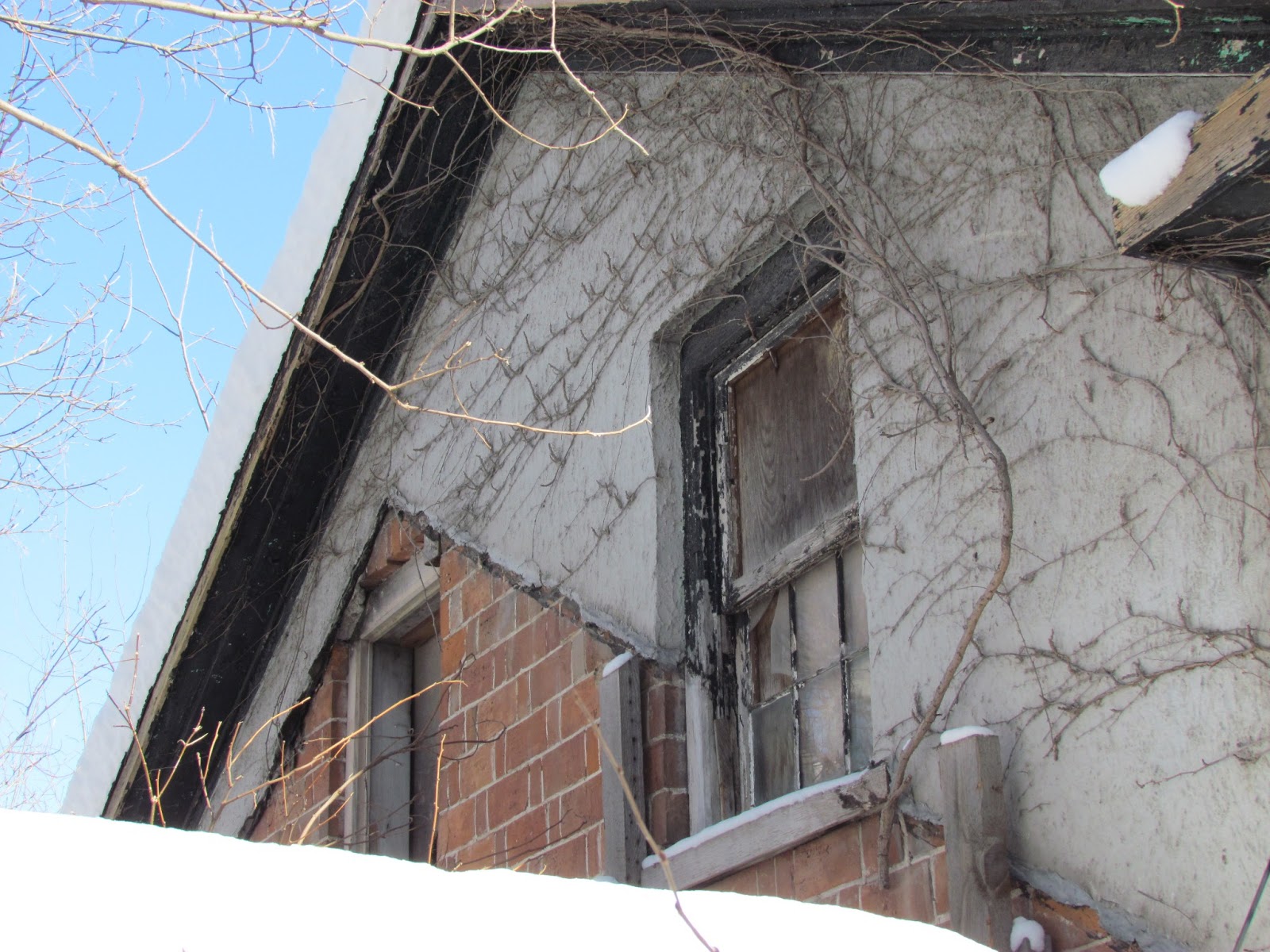 ancestral roofs: A Flash of Pretty Ankle