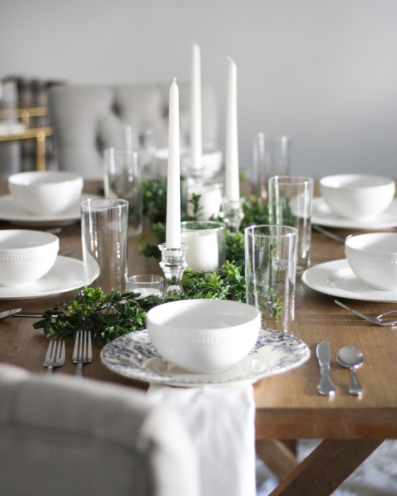 SIMPLE FARMHOUSE TABLESCAPE | A Classy Fashionista