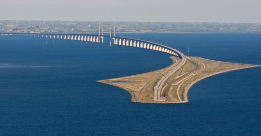 This Remarkable Bridge Turns Into An Underwater Tunnel Connecting ...