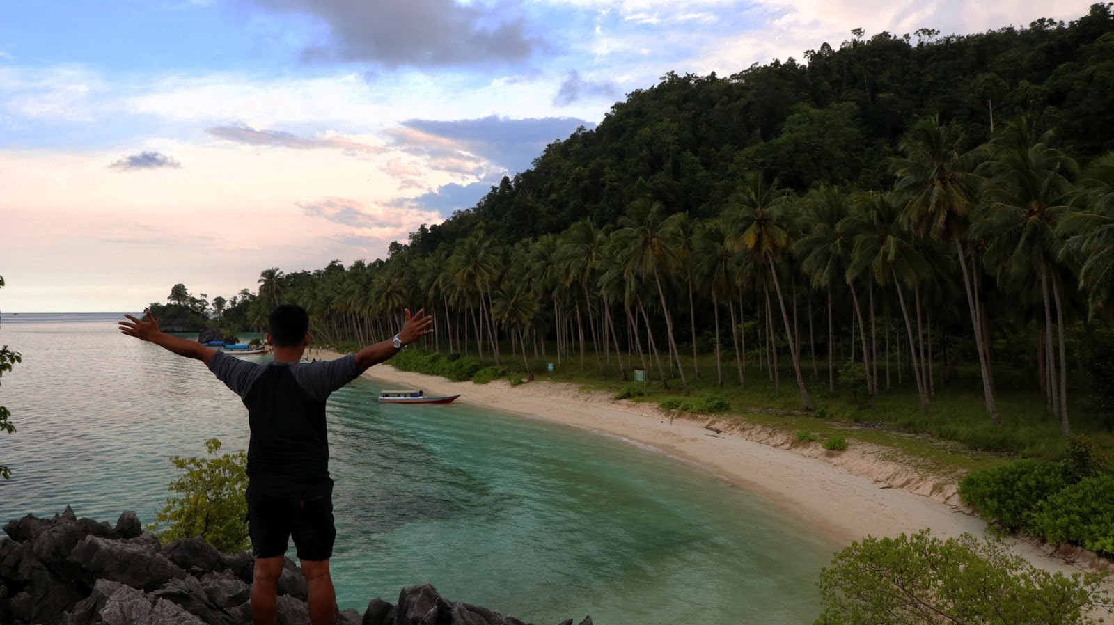 Never Ending Beauty of Sombori-Labengki Part II: Blue Lagoon dan Pantai ...