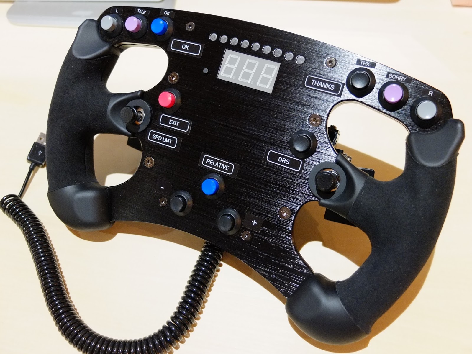 Vanity Factory: Fanatec Formula Rim を改造