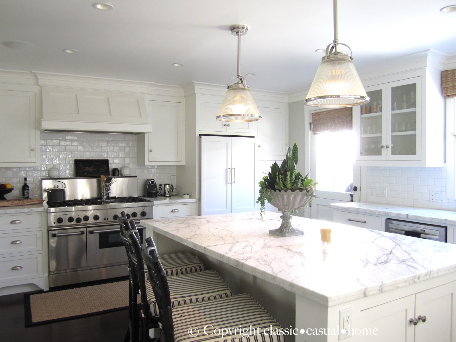 classic • casual • home: Classic White Kitchen Backsplashes