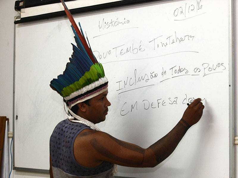 Professor indígena Tembé de Santa Luzia recebe homenagem do Governo do ...