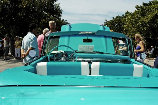 Autos color turquesa - Nazareth Black