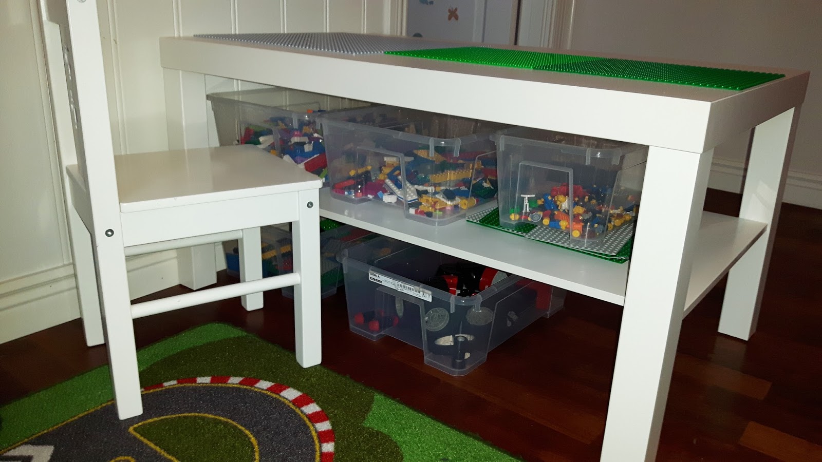 Livet med Ilona, Zion & Wilda: Legobord