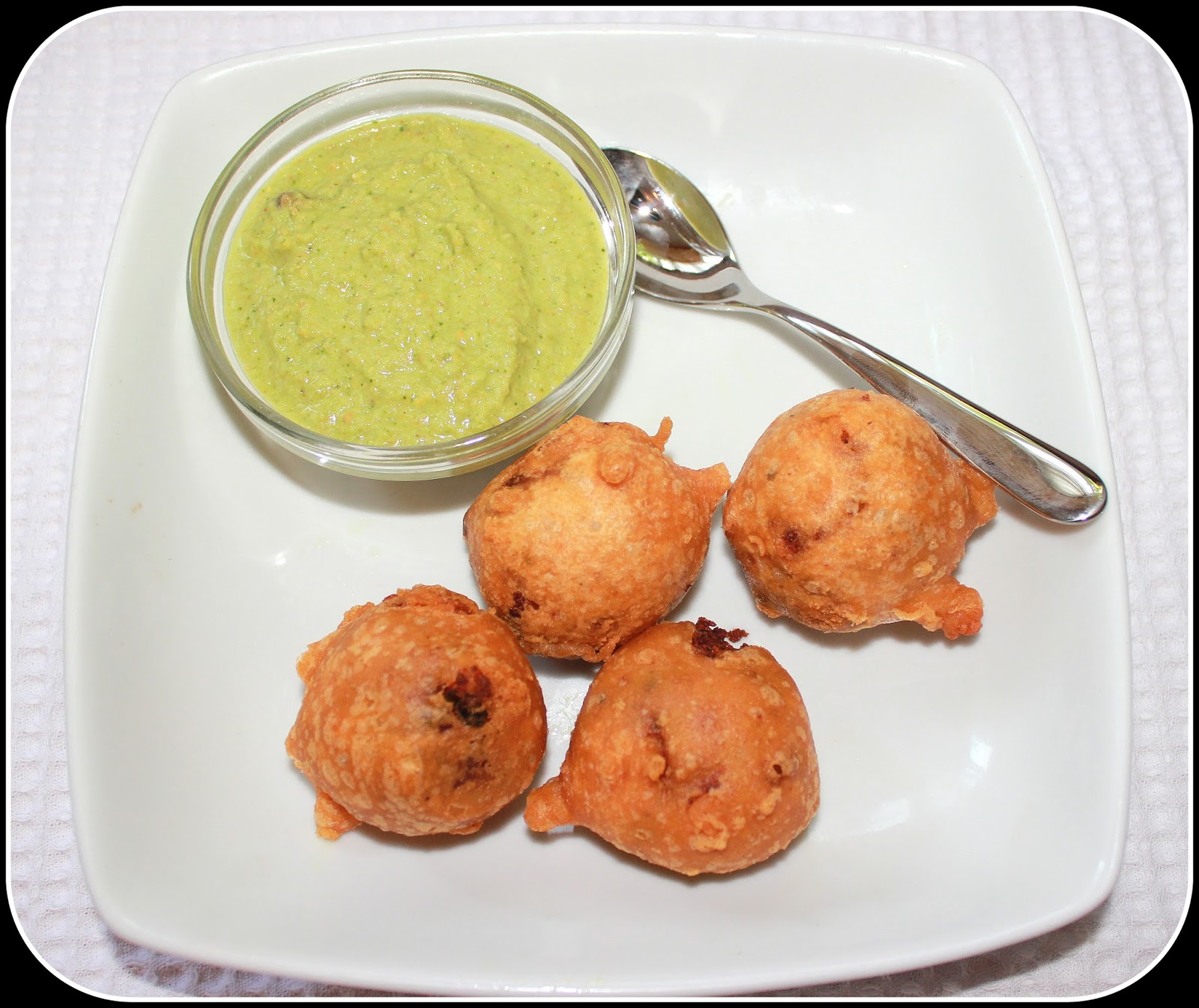 Lakshmi's Kitchen: Aloo Bonda
