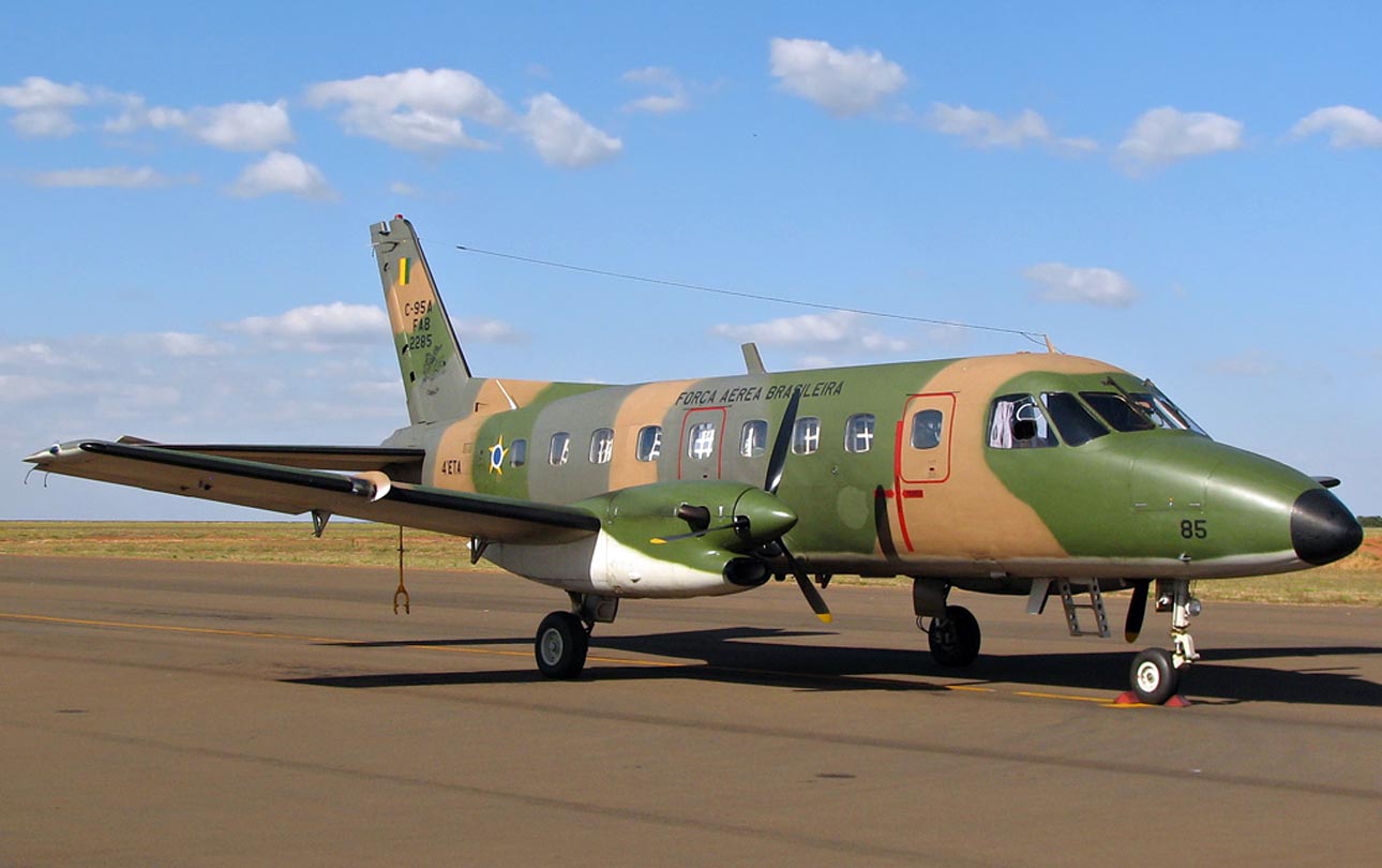FDRA - Fuerza Aérea: Avión de transporte: Embraer EMB 110 Bandeirante