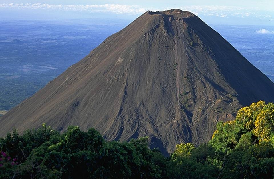 Aquí se cuentan historias salvadoreñas...: Volcán de Izalco