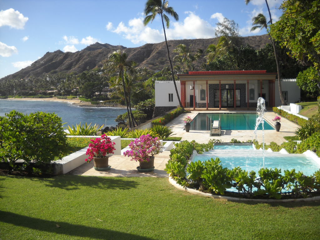 Melody Crust - Fiber Artist: DORIS DUKE’S SHANGRI LA