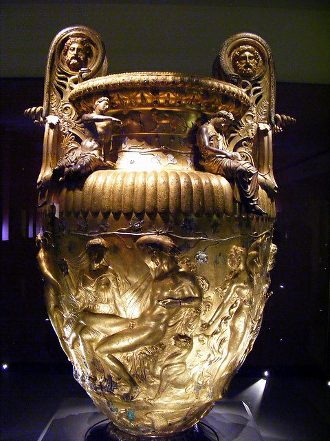 ΕΝΝΕΑ ΕΤΗ ΦΩΤΟΣ: Ο ΚΡΑΤΗΡΑΣ ΤΟΥ ΔΕΡΒΕΝΙΟΥ