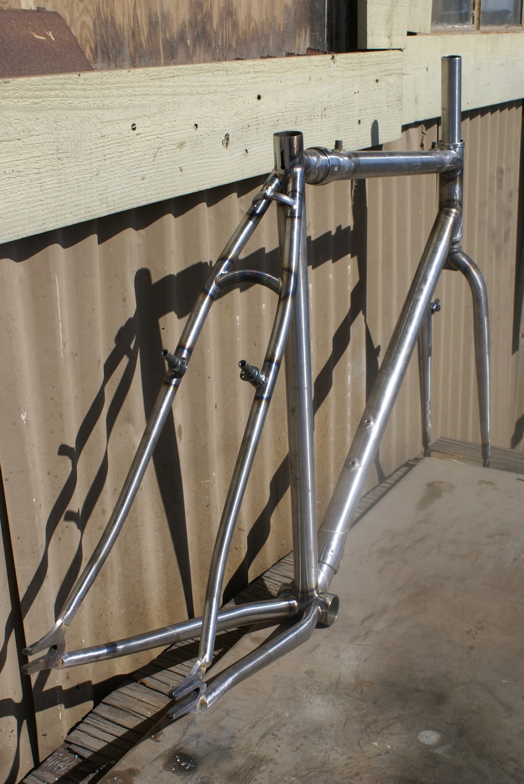 what's up in Santa Cruz: Single speed traveling big tire CX frame and ...