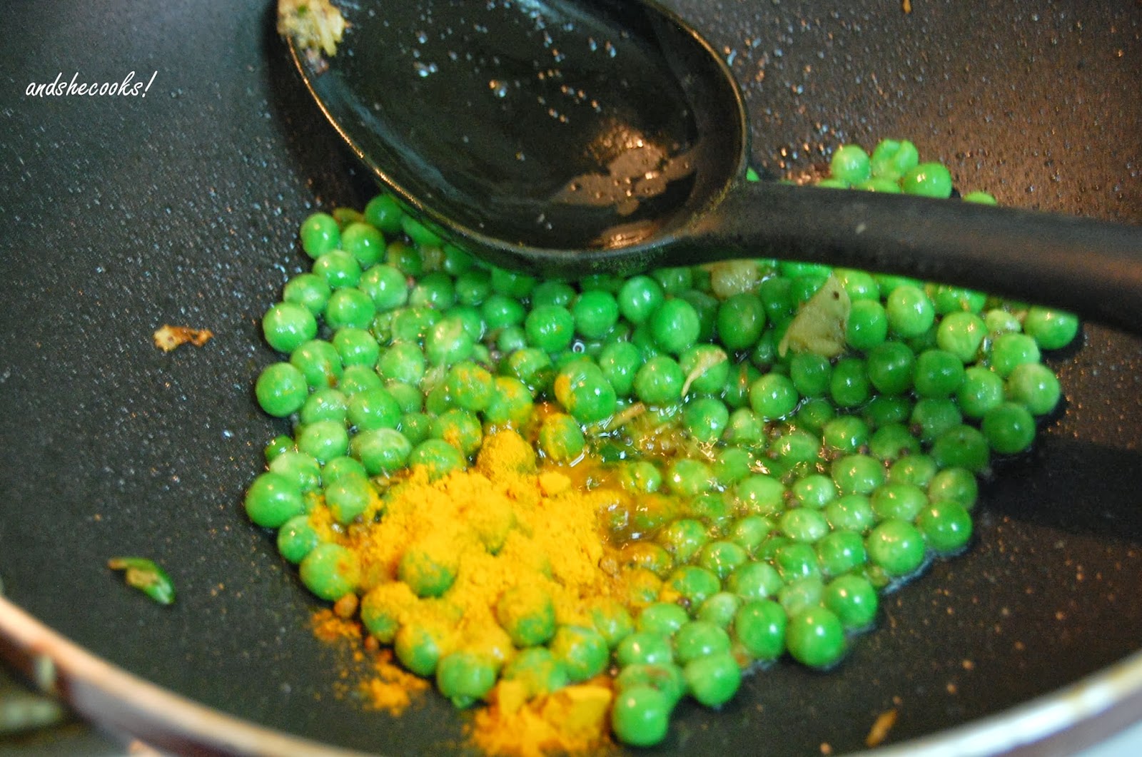 AndSheCooks!: Benarsi Chuda Matar- minus the frills!