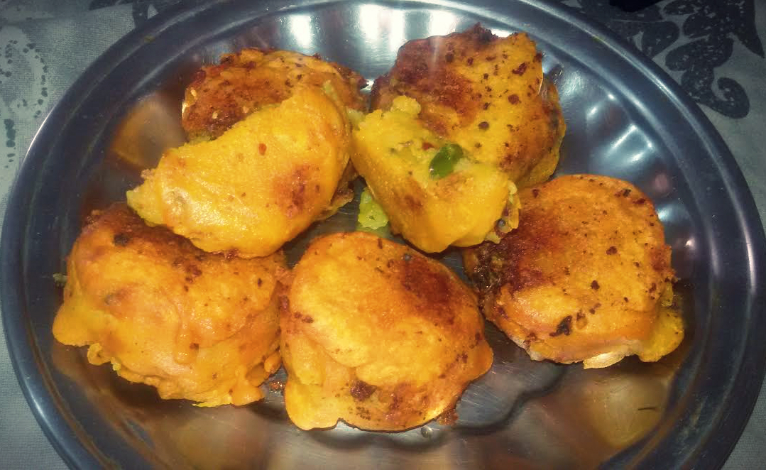The Hoggerz: Potato Balls/ Wada Pav