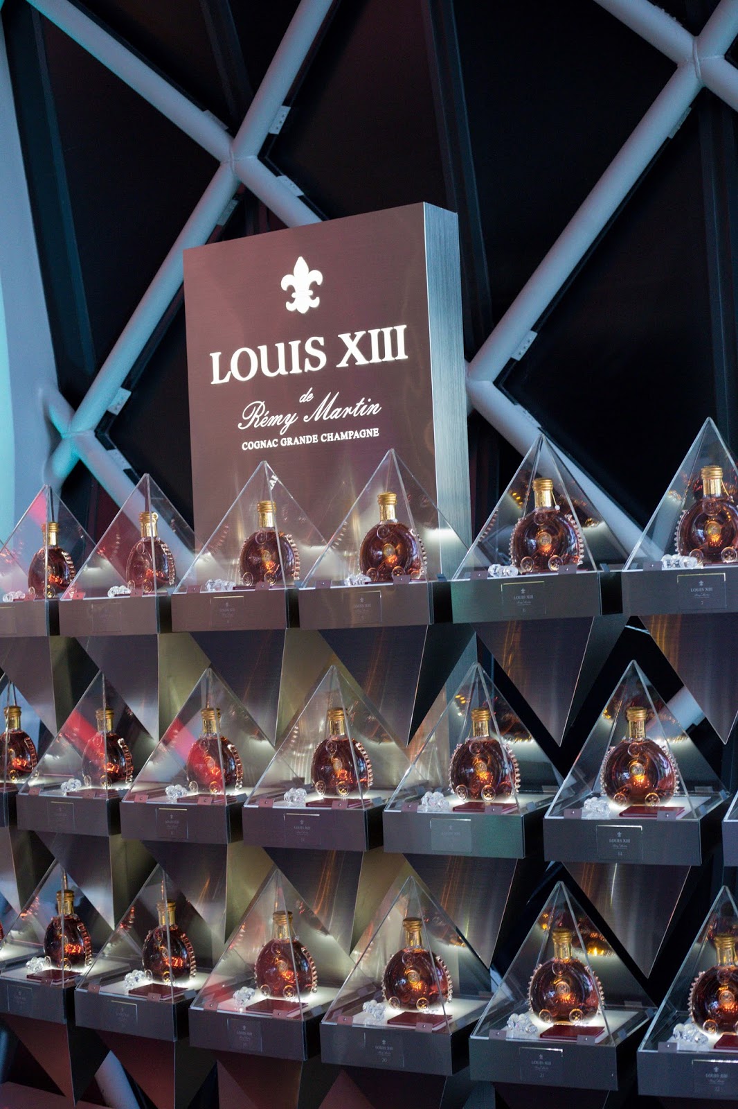 BluBird Entertainment : Time Square’s Globe Bar unveils unique luxury ...