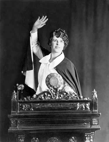 Igreja do Evangelho Quadrangular Vila União: A trajetória de Aimee ...