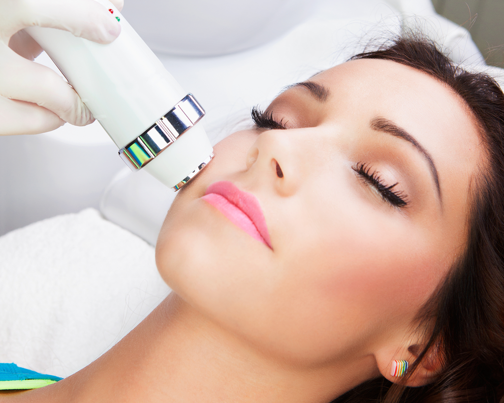 MEDICINA, ESTÉTICA Y BELLEZA: ELIMINAR LAS MANCHAS DE LA CARA CON LÁSER