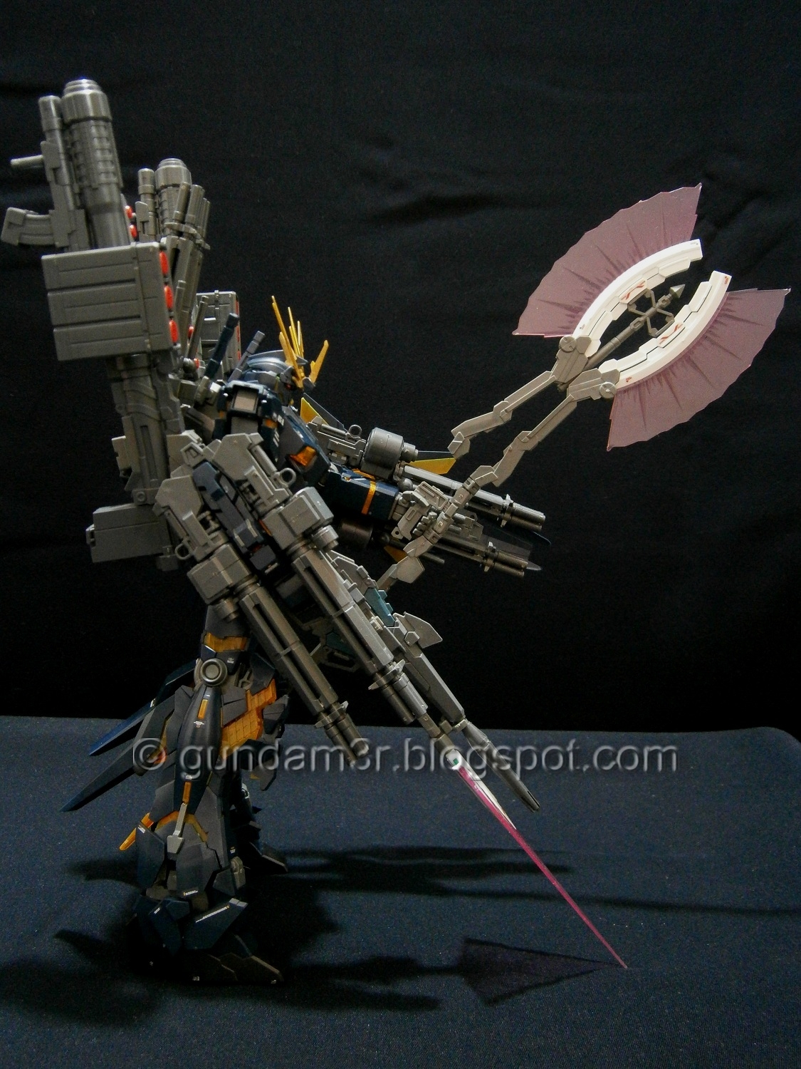 Unicorn Gundam 02 Banshee (Destroy Mode) MG Review Part 4
