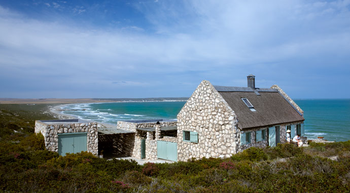 UNA PRECIOSA CASA DE PLAYA [] A BEAUTIFULL BEACH HOUSE