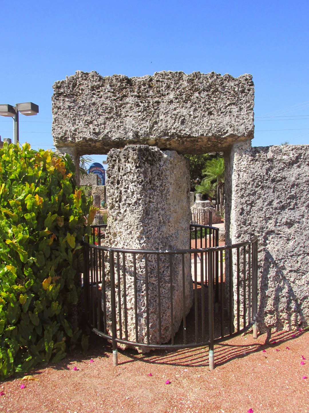Eccentric Roadside: Coral fixation: Coral Castle of Homestead, Florida
