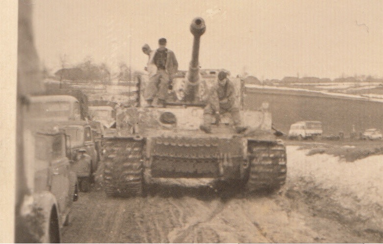Snapshots from the Ostfront: Nashorn, Bergpanther, Tiger, Flak Vierling ...
