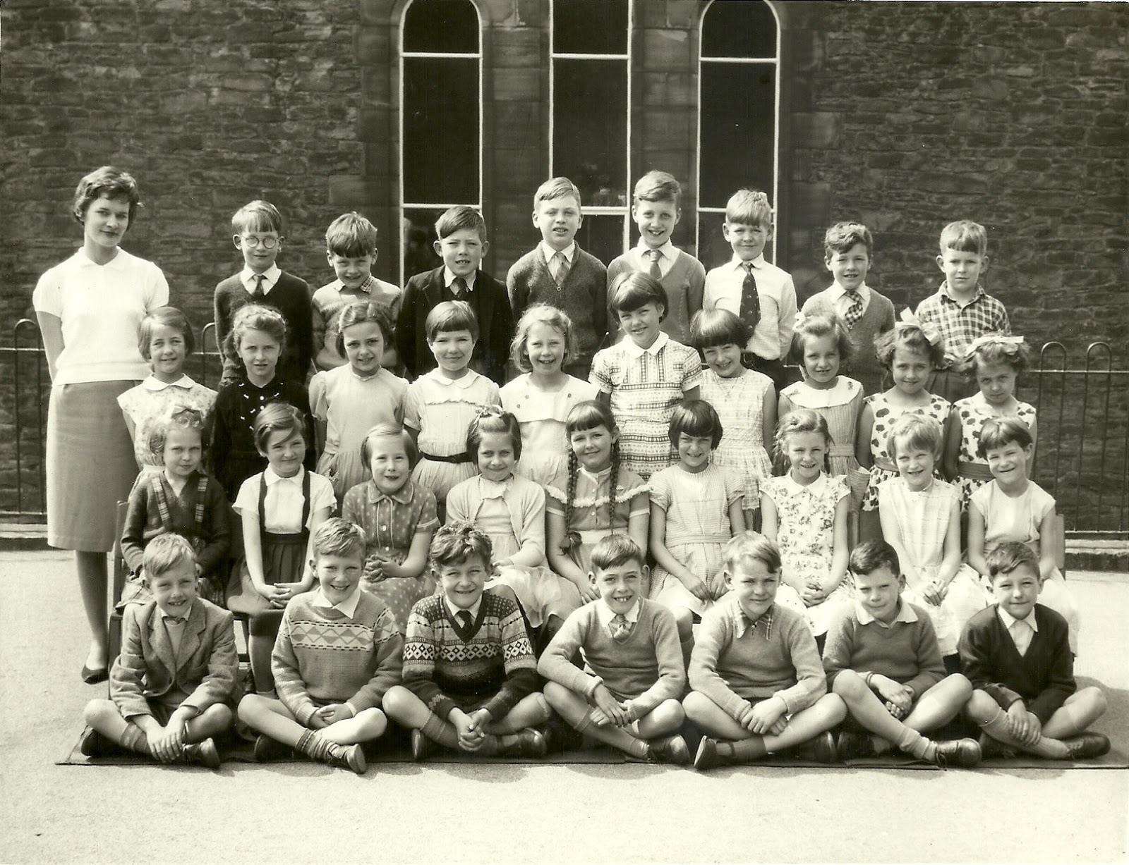 Hyde Cheshire Blog: Holy Trinity Class Pictures 1960 - 1965