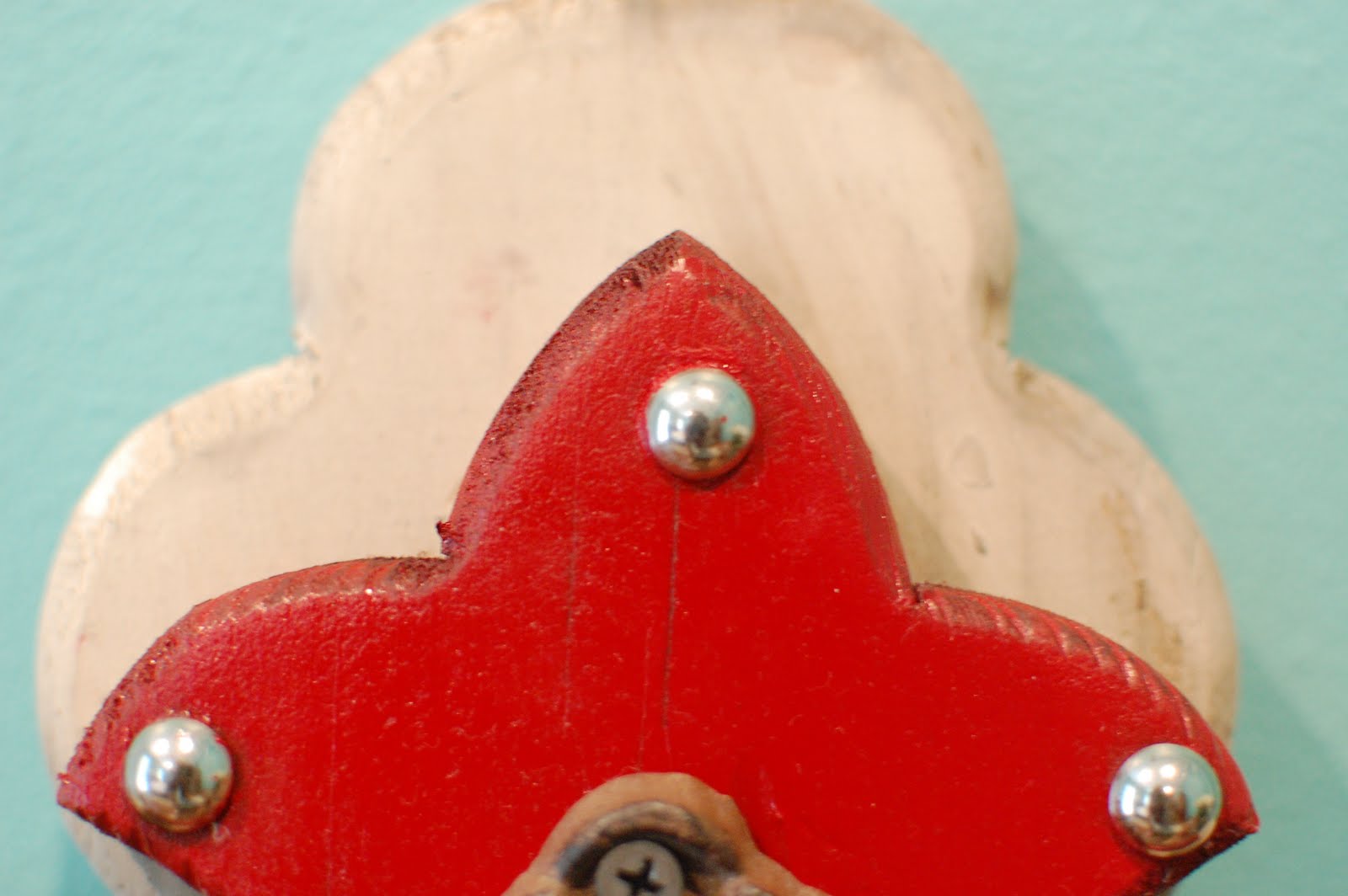 *Random Thoughts of a SUPERMOM!*: Wooden Cross Redo & a Spray Painting Tip