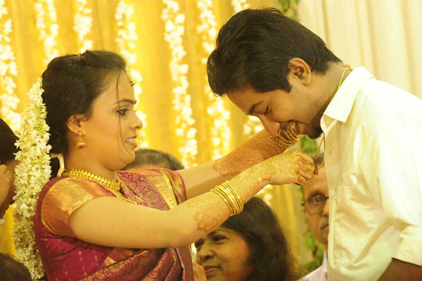 Vineeth Sreenivasan and Divya Married | Actress Hot Photos Collection