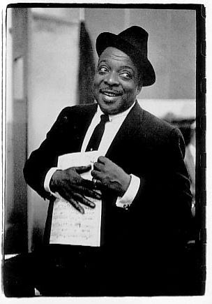 NOTICIAS Y EFEMERIDES MUSICALES Y DEL CINE: WILLIAM COUNT BASIE, UN 21 ...