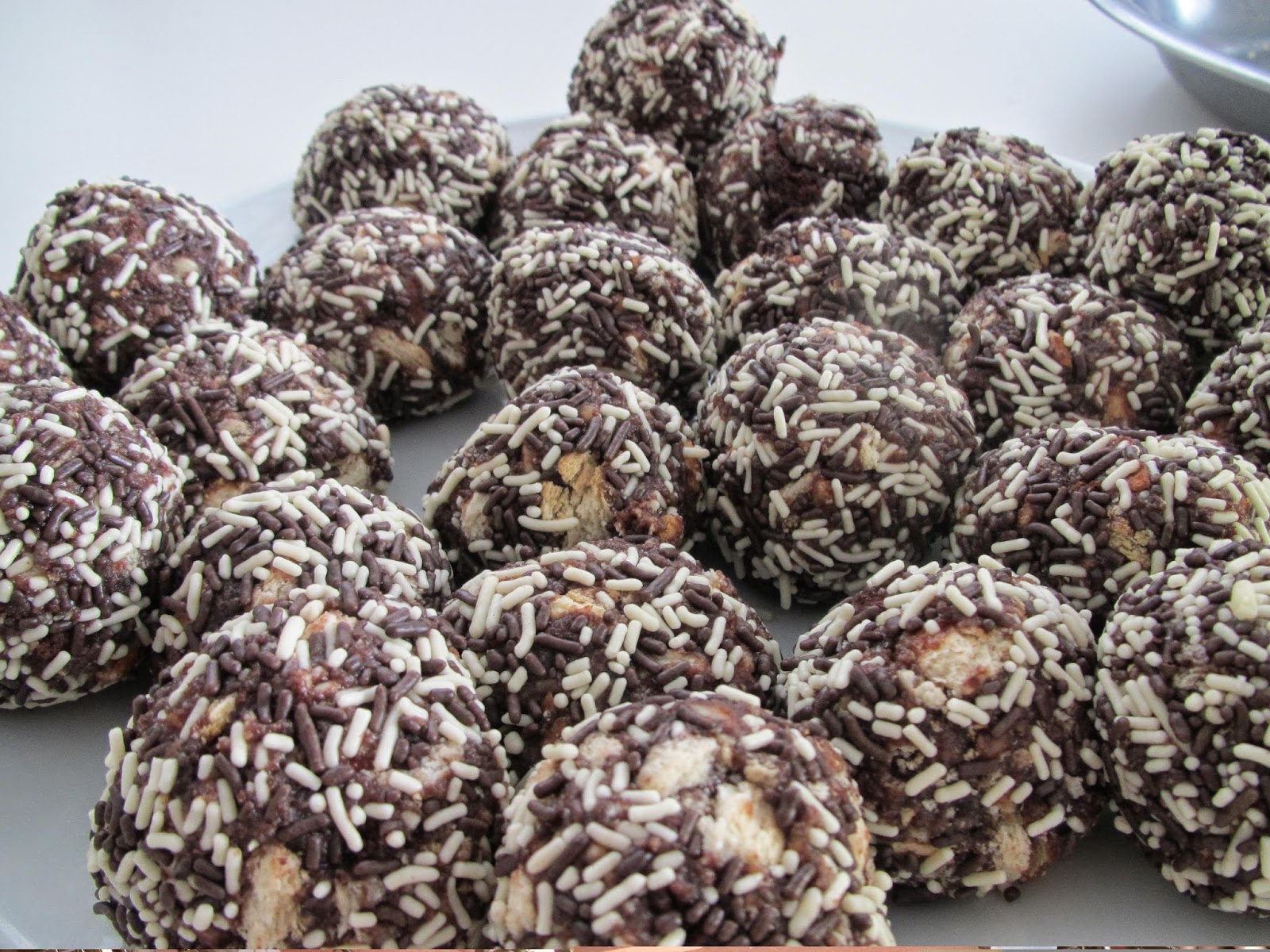 CULINÁRIA MIRIAM KELLER: BOLAS DE CHOCOLATE