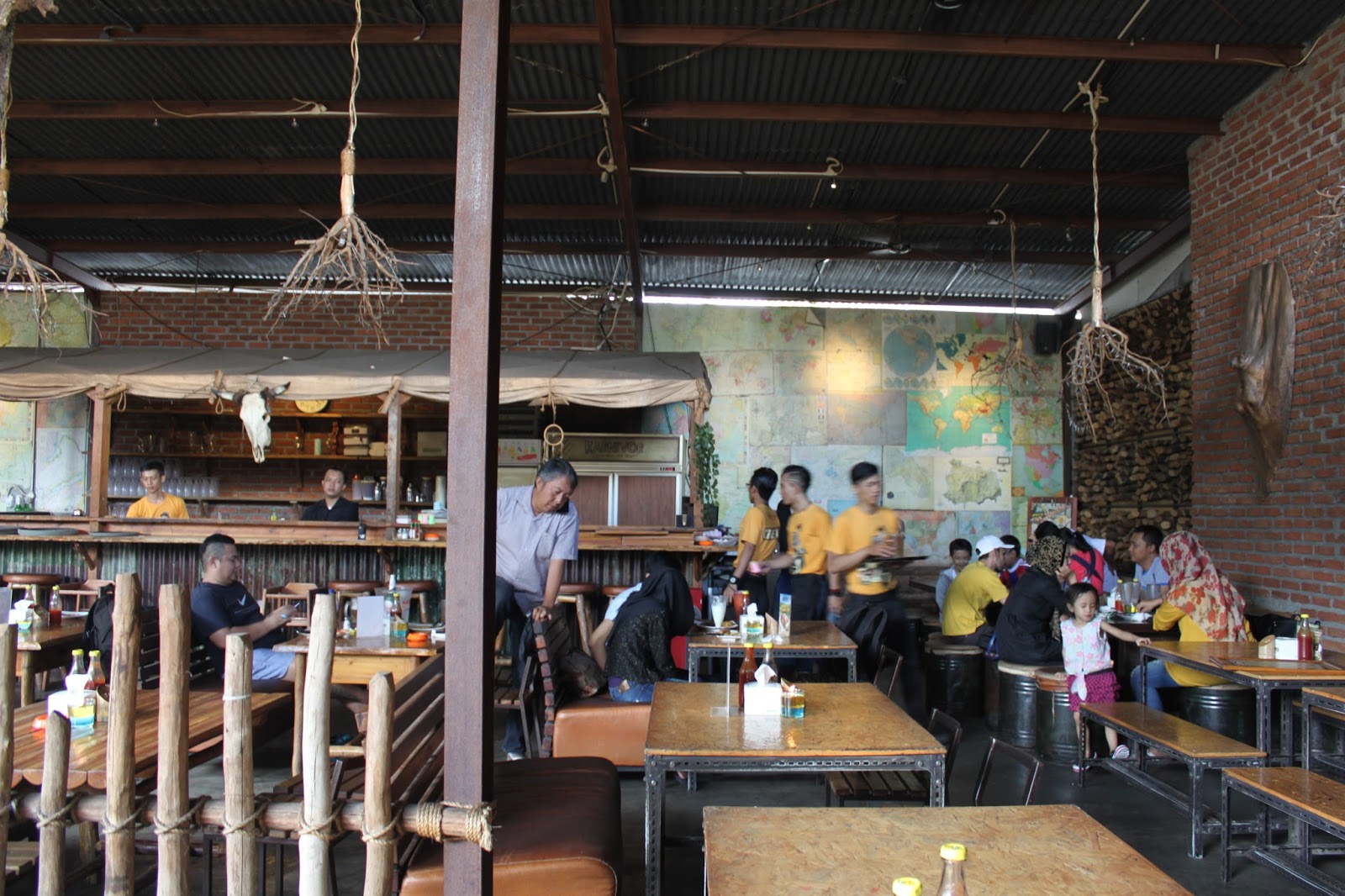 Karnivor "Let's Meet Our Meat!" Bandung - et l'amour