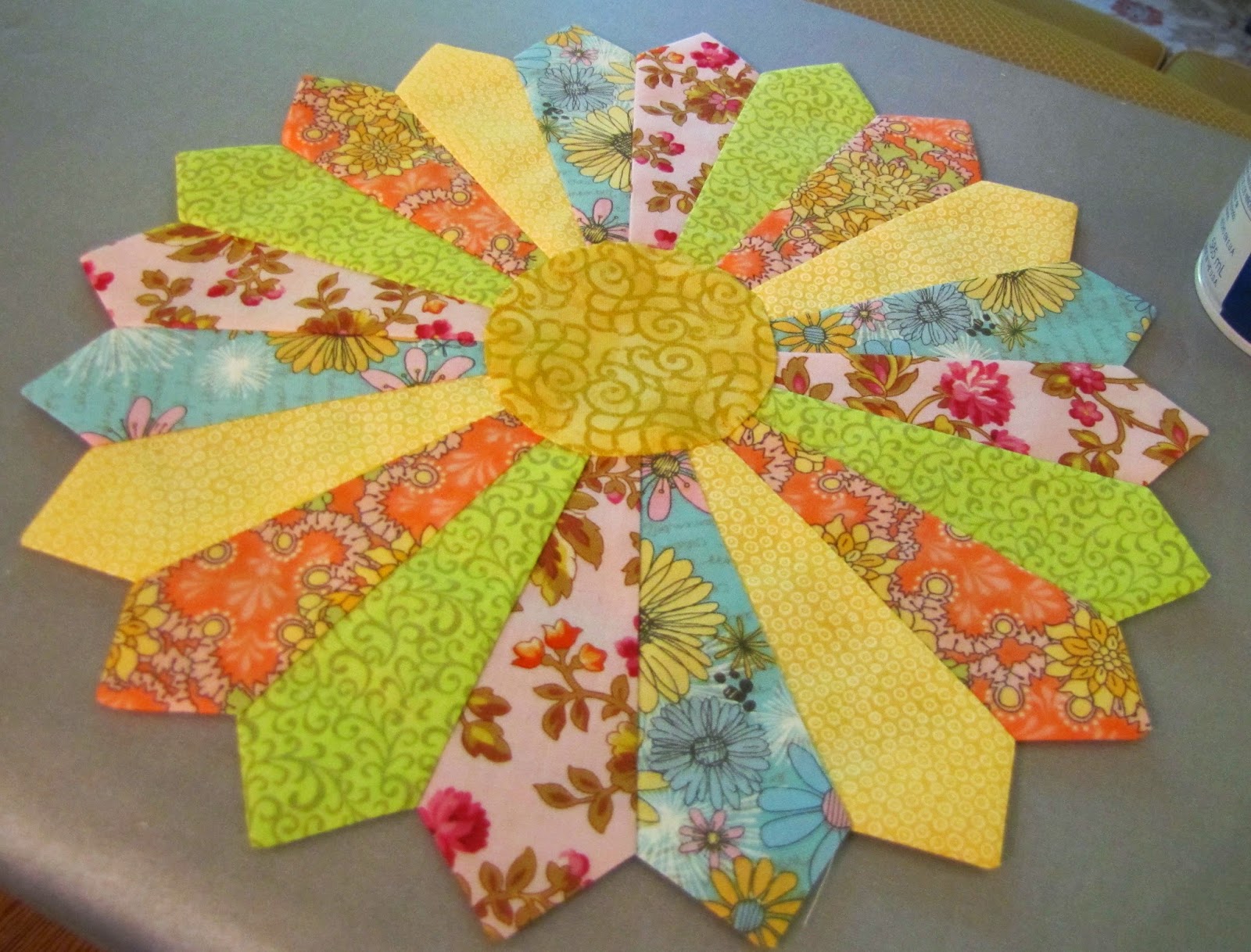 Simple Living on the Farm: Quilting: Perfect Fabric Disk