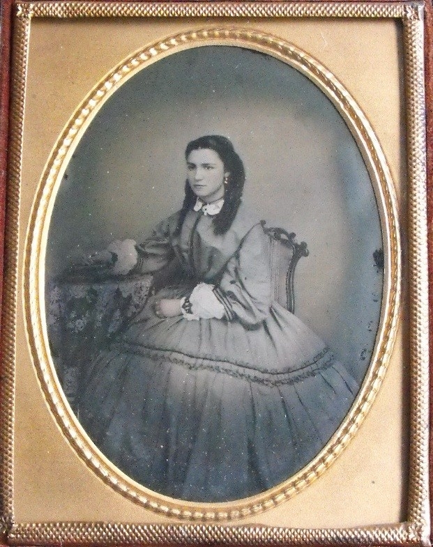 VINTAGE PHOTOGRAPHY: Beauty from mids 1850s.