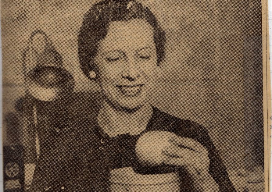 Papergreat: Tearless onion slicer: "It is her first invention"