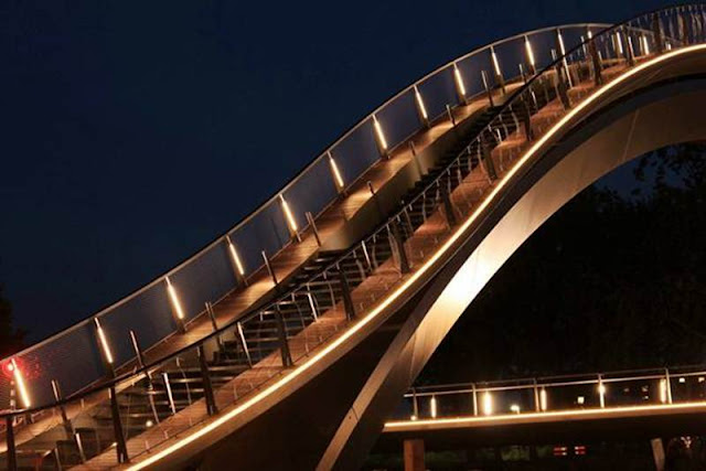 Get FuN Here: Massive Arch Bridge - Melkweg Bridge