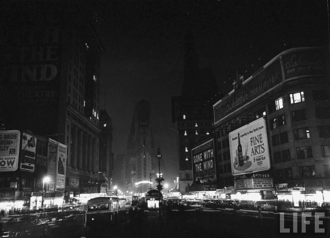1942 Times Square William CShrout.jpg | Times square, New year's eve ...