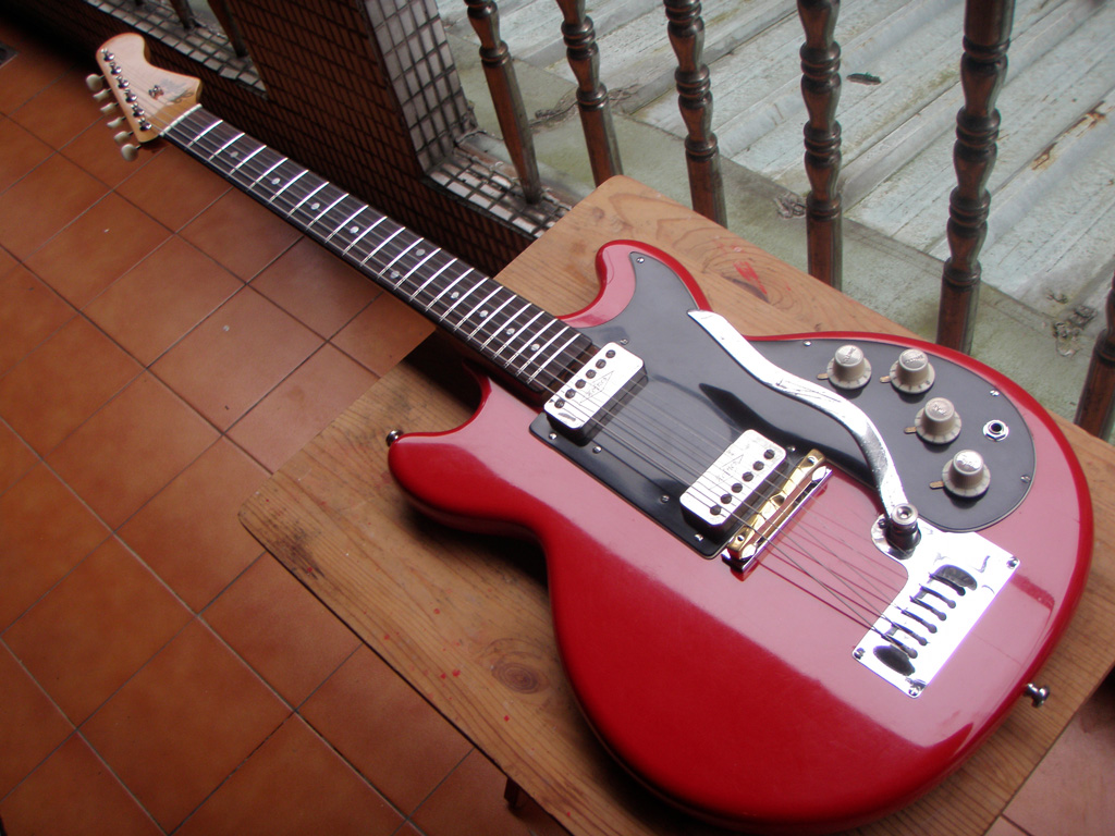 Hofner Colorama II restoration project (part 20) - Putting it all back ...