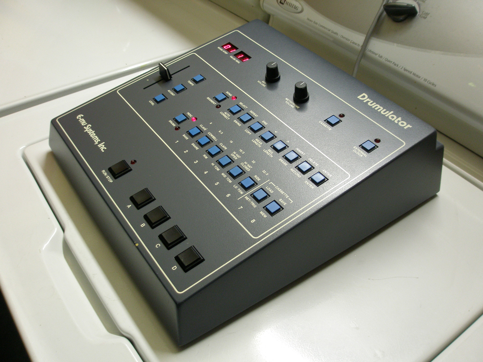 MATRIXSYNTH: Vintage E-Mu Drumulator Model 7000