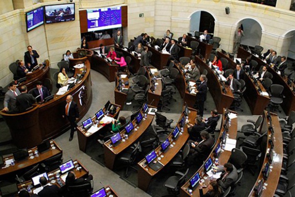 Salario De Congresistas Aumentó Más De 2 Millones De Pesos