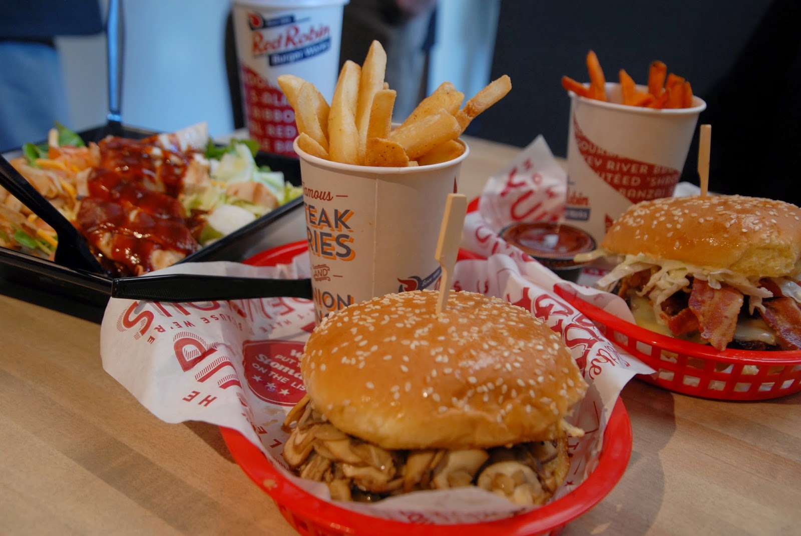 Red Robin Burger Works opens 4th Chicago location