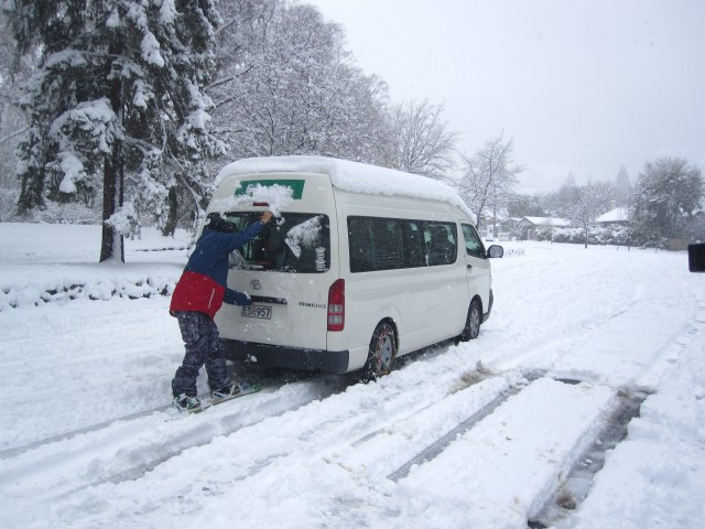 EMPEHI.blogspot.com: Hitching or Skitching a Ride