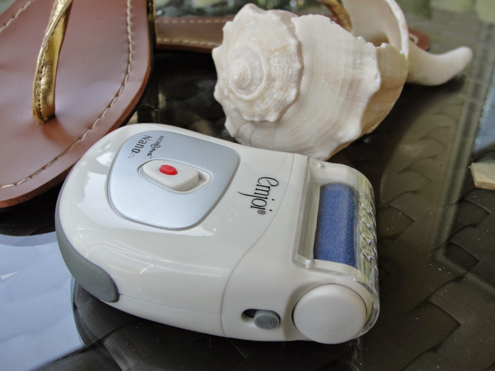 Emjoi Micro Pedi Nano Review- or how to do a pedicure from home!